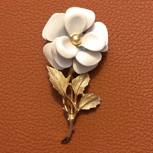 Avon | Jewelry | Vintage Avon Flower Pin | Poshmark